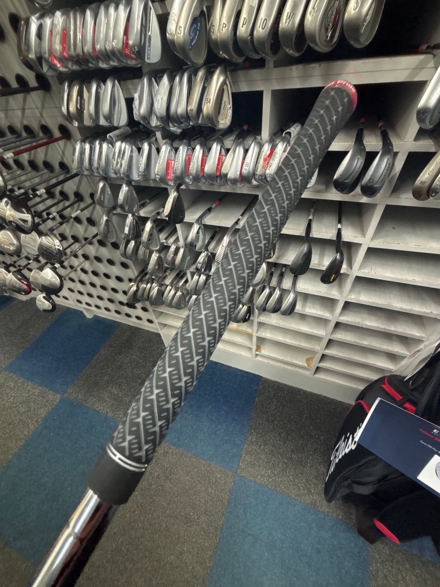 P790 4 Iron (STIFF FLEX) – Eagle Golf Centre Leeds